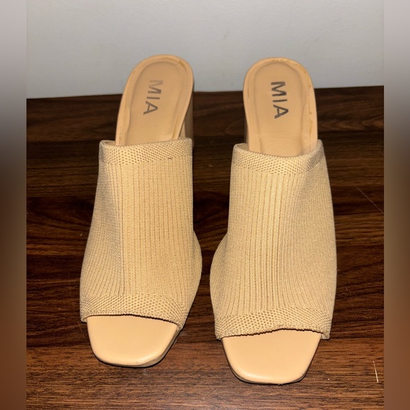MIA | Shoes | Mia Hillary Block Heel In Nude Size 85 | Poshmark